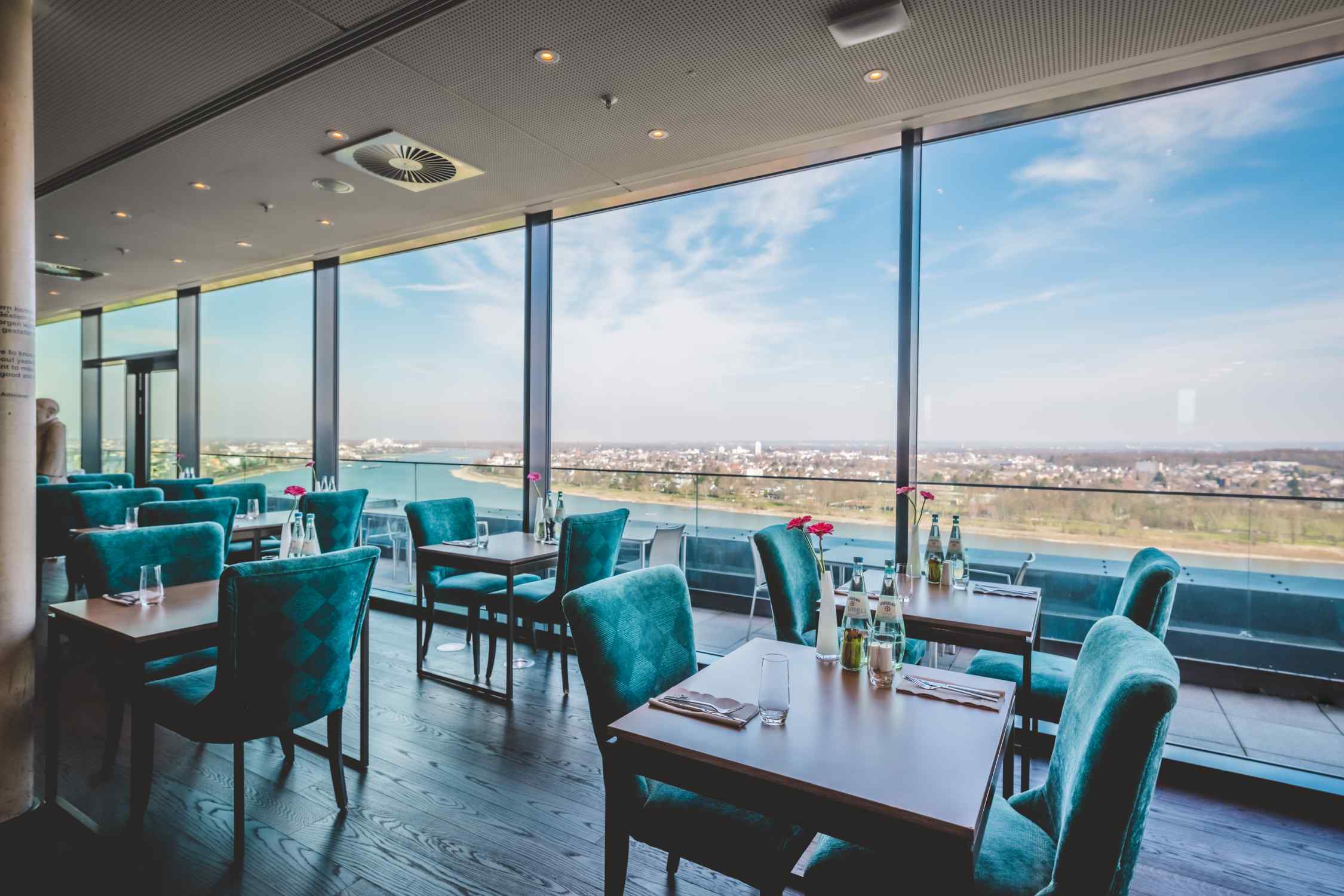 Galerie Brunch Bonn auf der 17. Etage mit Ausblick