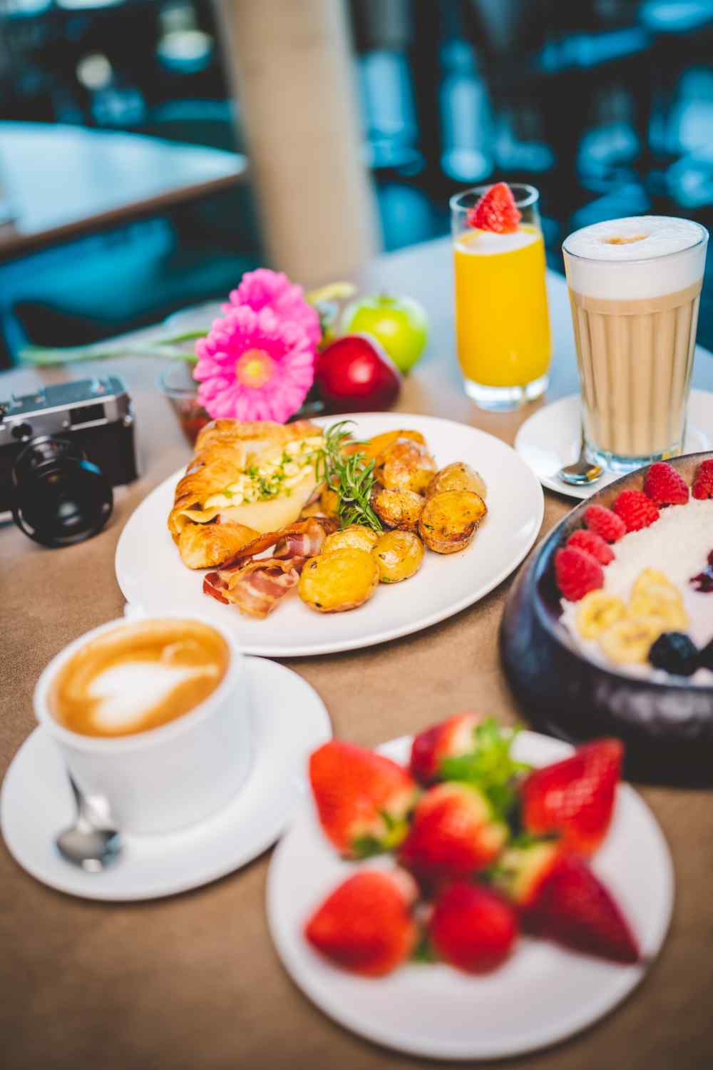 Galerie Brunch Bonn auf der 17. Etage mit Ausblick