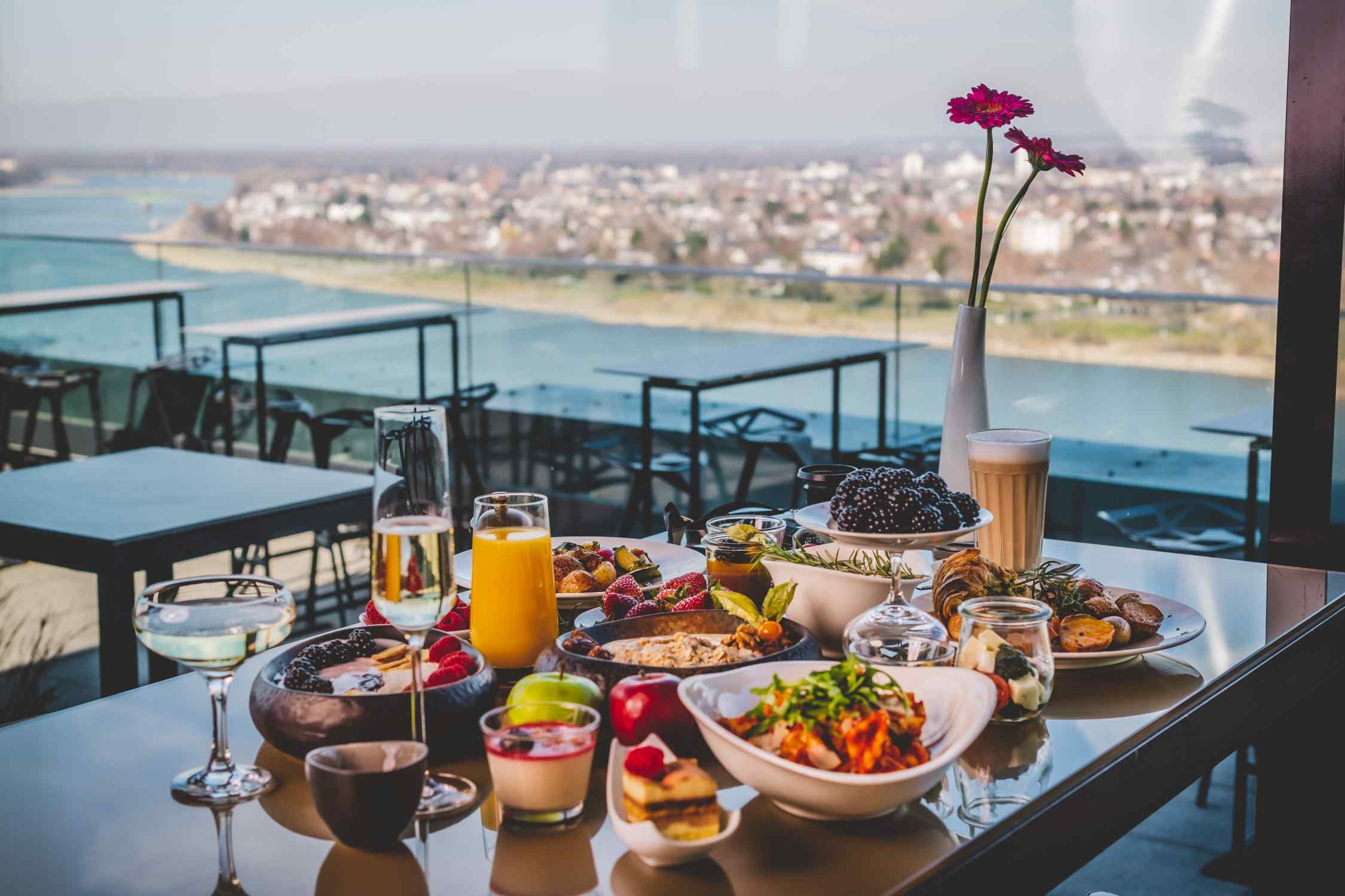 Galerie Brunch Bonn auf der 17. Etage mit Ausblick